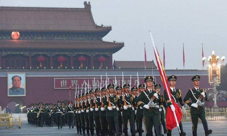 天安门升国旗讲究多,只升28.3米不到顶?这点中国人一定要知道