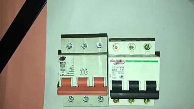 断路器A型,B型,C型,D型的瞬时脱扣范围,以及.