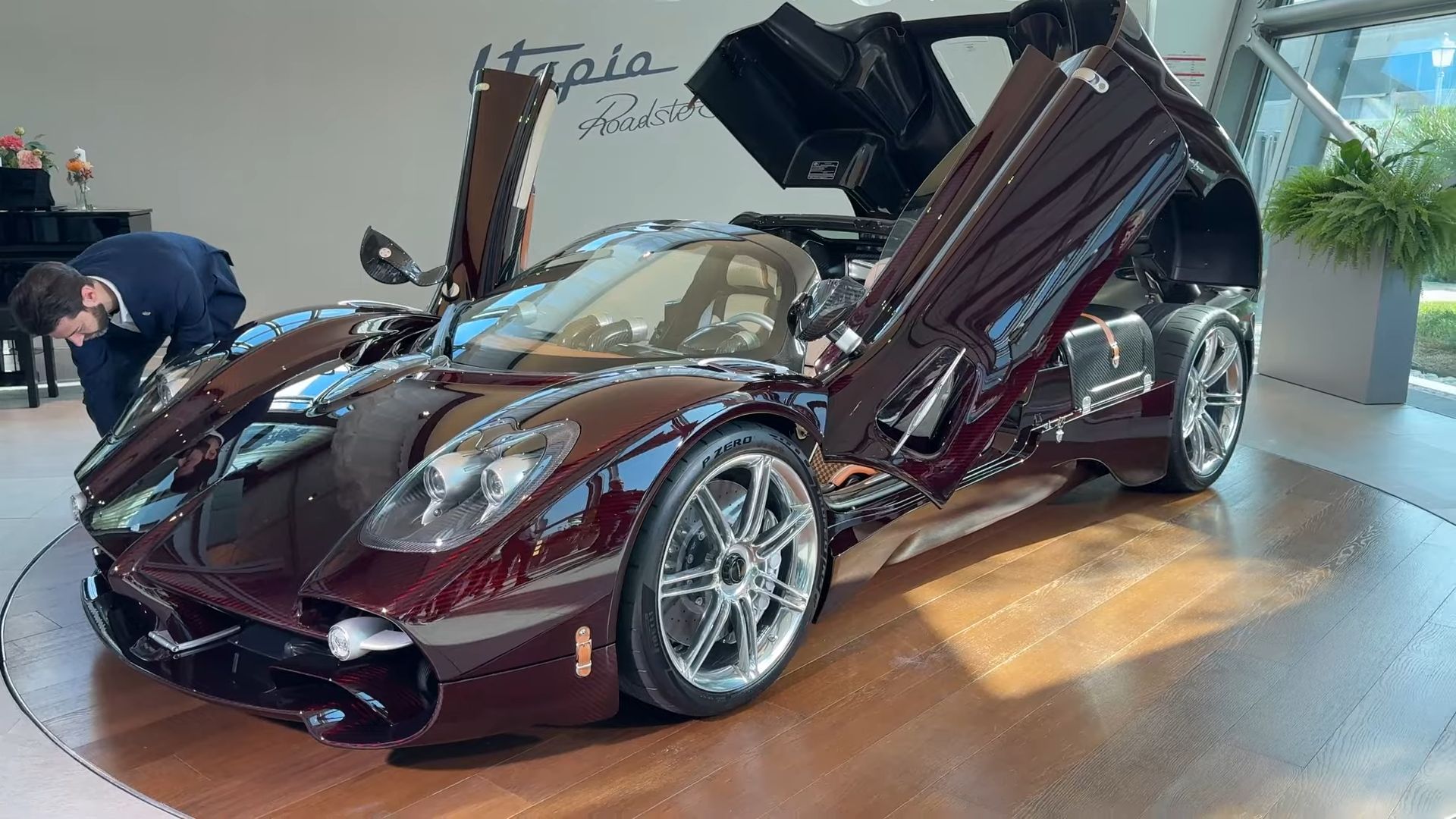 864马力,全后驱,手动变速箱:现在以敞篷形式呈现!| 帕加尼(Pagani)...