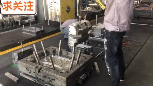 这模具设计的怎么样?年底了大家忙吗?听说最近大家天天加班