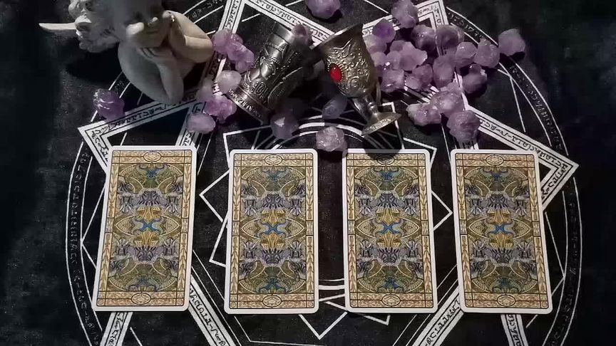 塔罗占卜:默念TA的名字,测测你在TA的内心是什么样的位置呢?