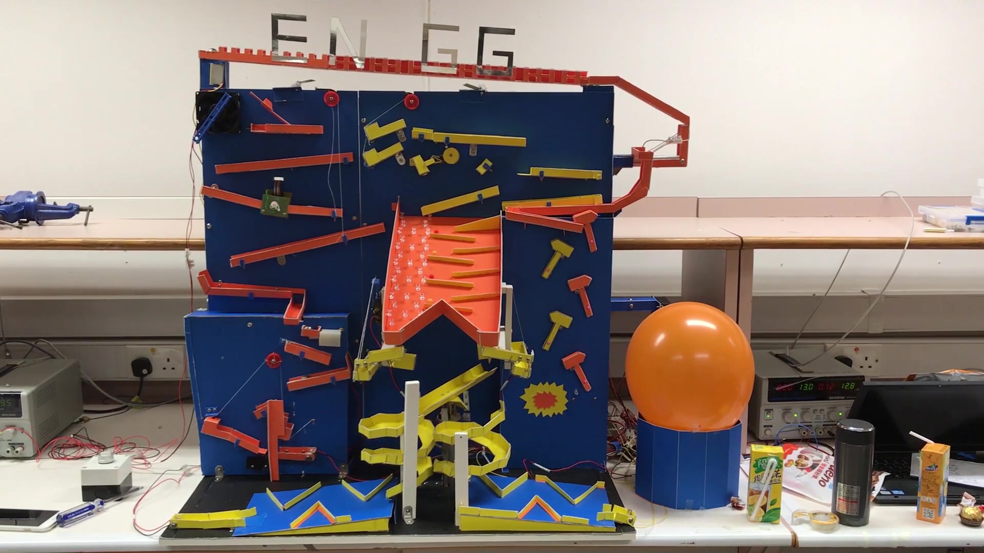 【奇妙的工程学力量】香港大学2017年电子工程导论课小组结课设计