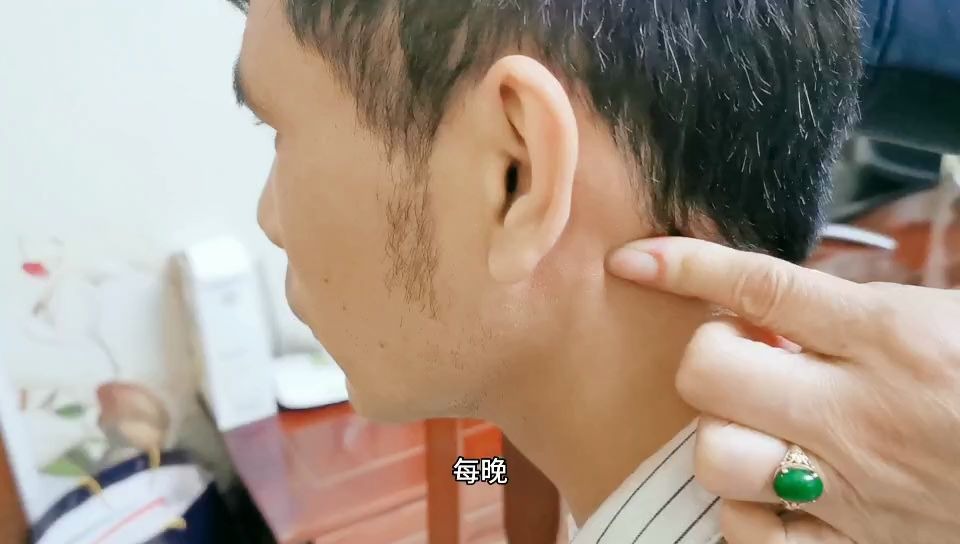 失眠好不了身上自带的安眠穴揉一揉,再配“宁心术”一觉睡到天亮
