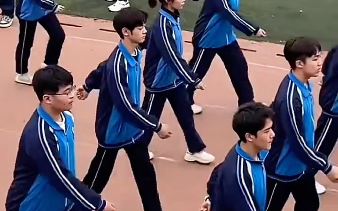 【韩振】韩振也有河南高中生都有过的运动会开幕式列队!