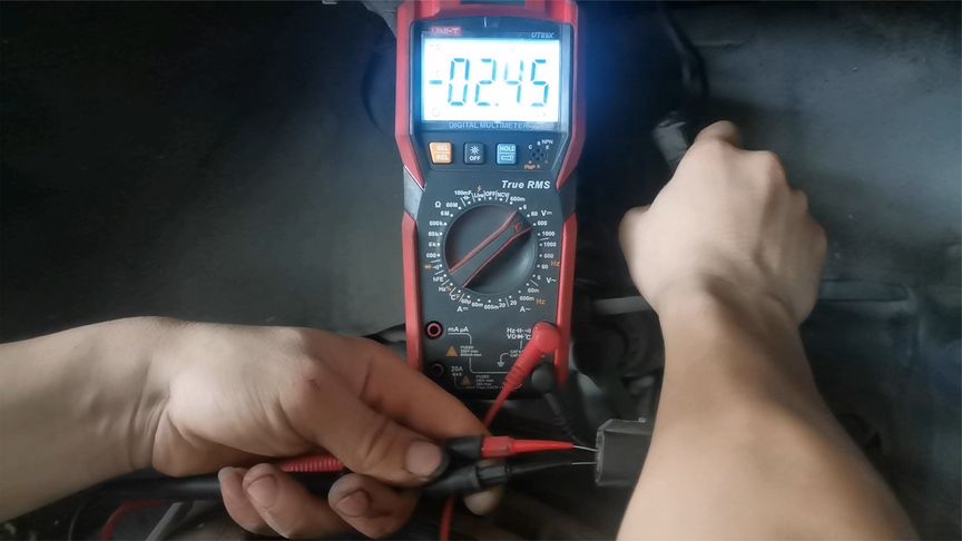 奥迪A6L仪表提示ESP和车身高度故障,更换新的轮速传感器故障依旧