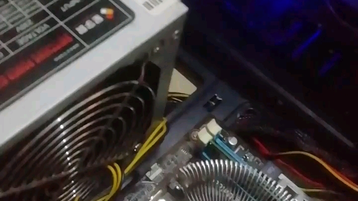 极限整活!用锡膏代替硅脂会有怎么样的反应?