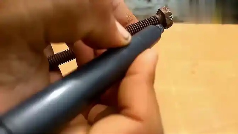 废弃的砂轮片不要扔 小伙这样处理还不错