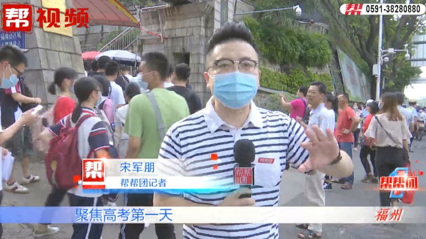 家长穿旗袍、着红衣,精心打扮送祝福,高考第一天是这样的