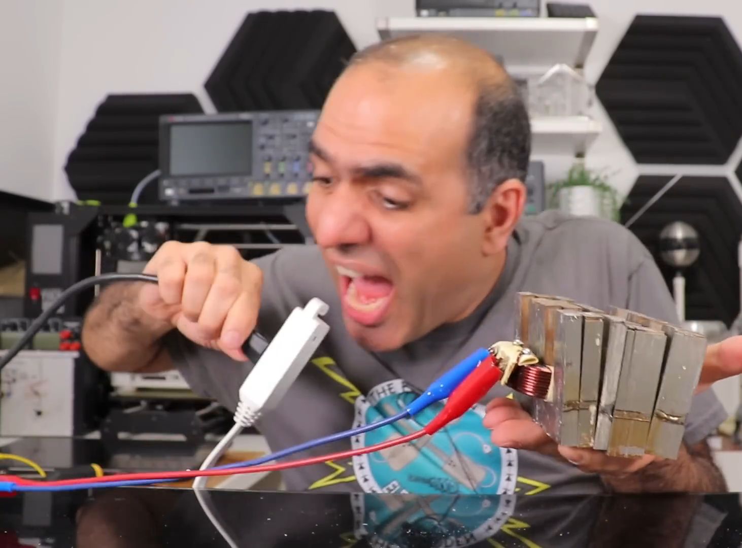 作死物理小课堂:如何自制一个金属探测器?