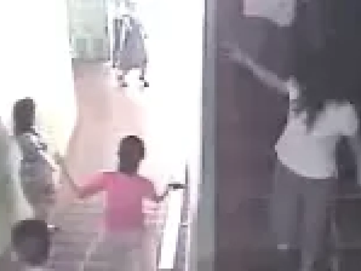 汶川512大地震监视器扑捉到学校师生的真实画面