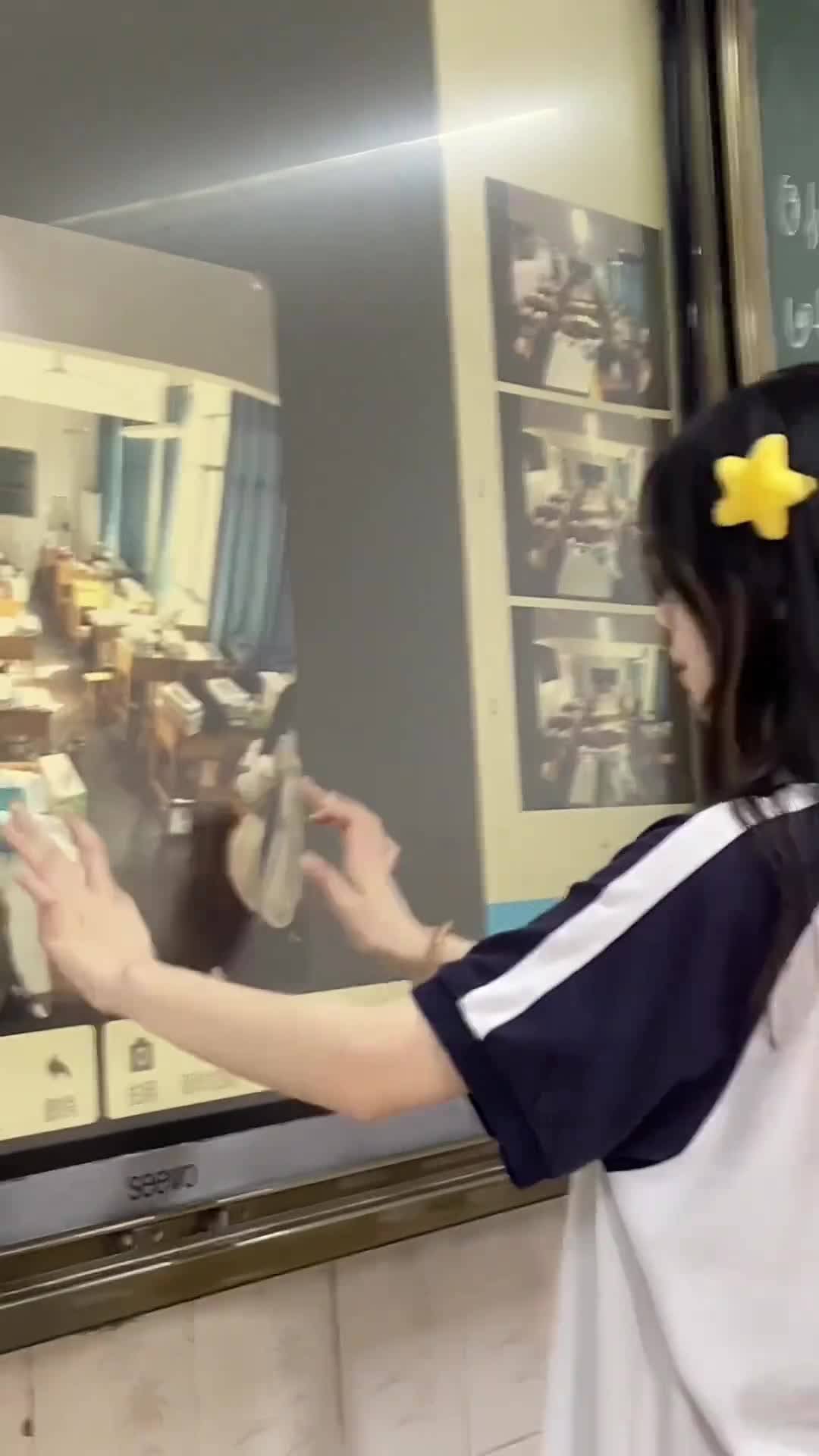 教导主任 你不逮谈恋爱的 逮我一个玩希沃白板的干嘛