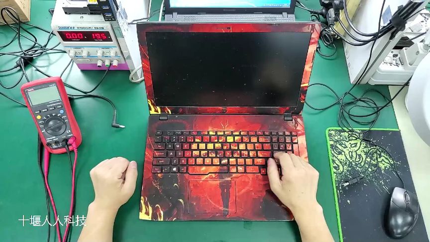 华硕飞行堡垒笔记本上家维修了一半,怕亏本,不修了,我来接着修