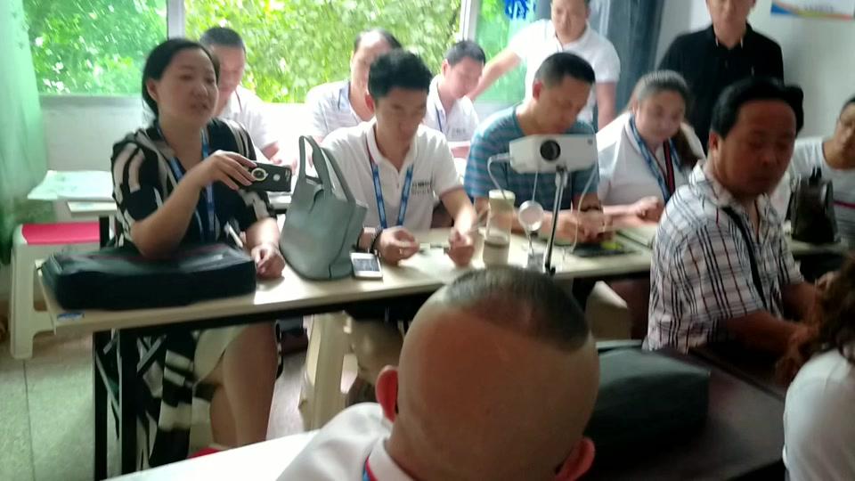 开会,学习,讨论中