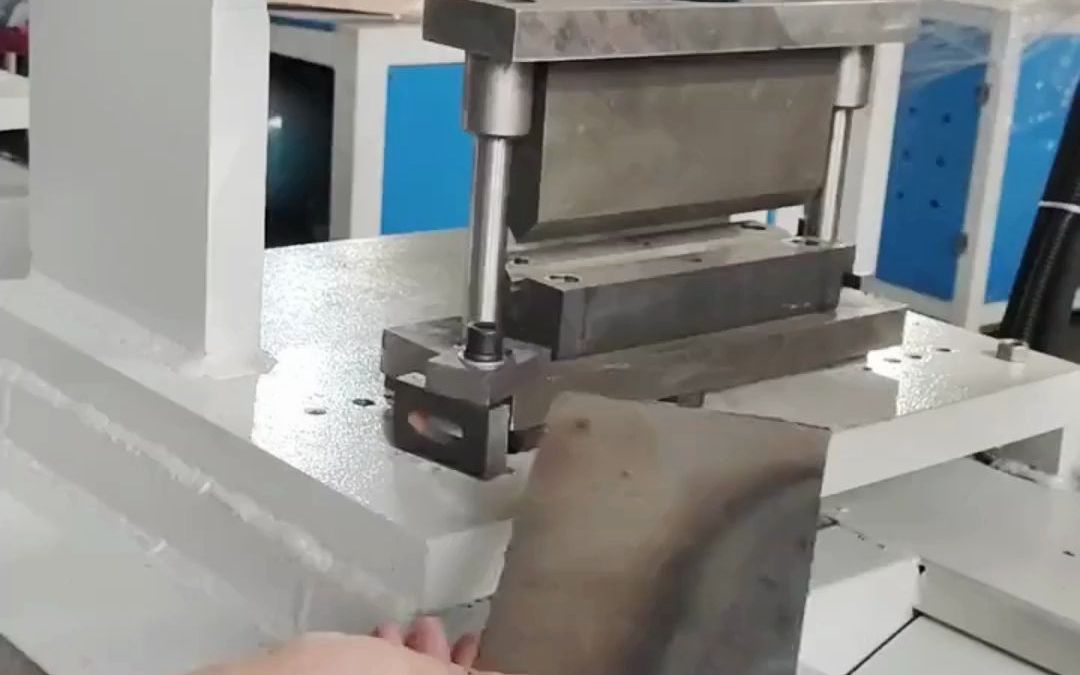 平板折弯90度弯的加工设备模具