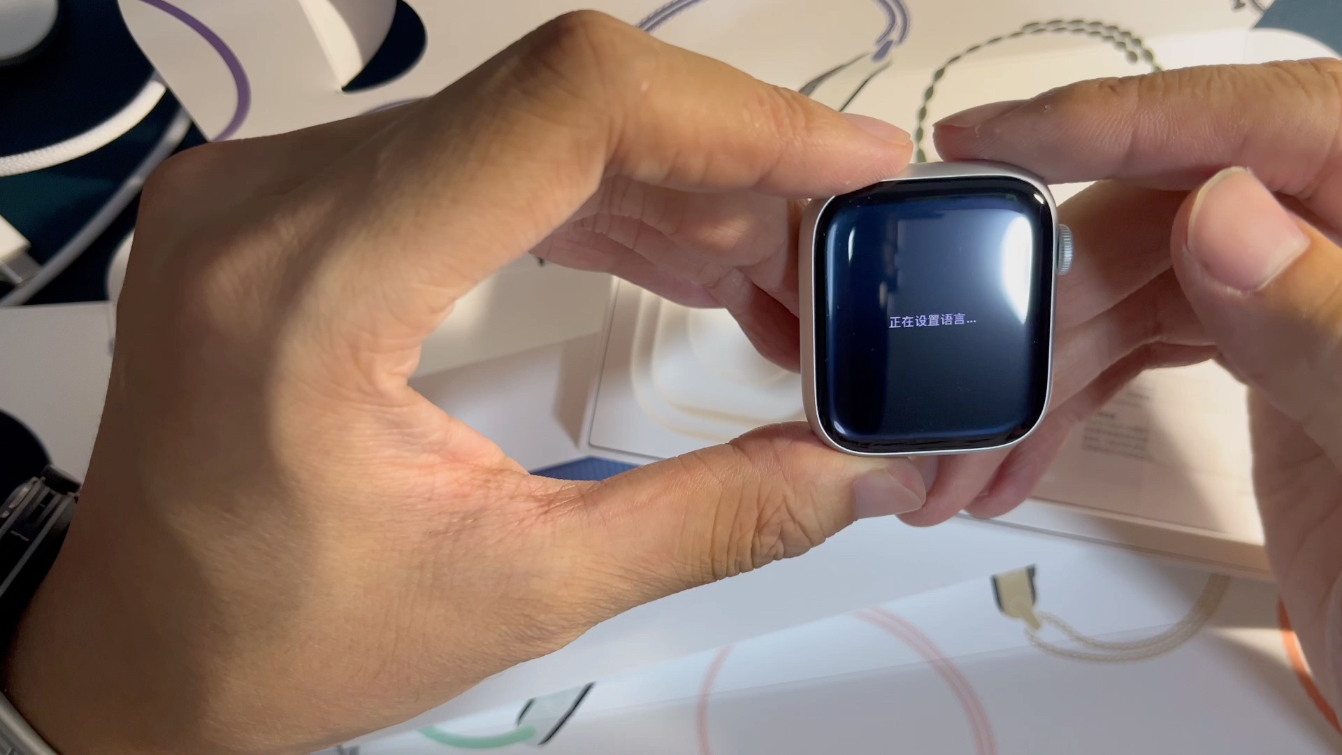 苹果手表 iWatch s9,沉浸式开箱,银色铝合金真的很百搭,配蓝色巨好看,...