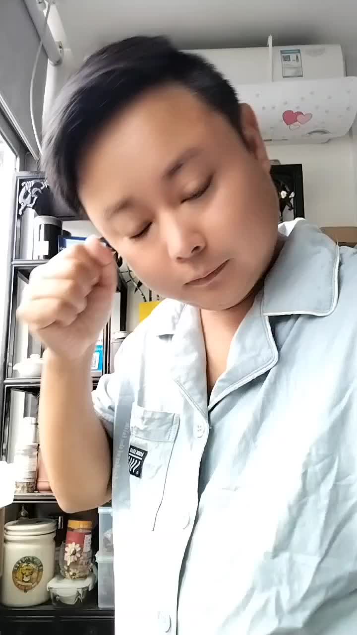 年轻人千万不要体检熬夜,熬夜了,体格力就吃不消了。附:#隔夜茶 用处...