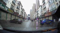 保速捷G6,行车记录仪+车道偏离预警+前车距离预警。白天下雨效果。
