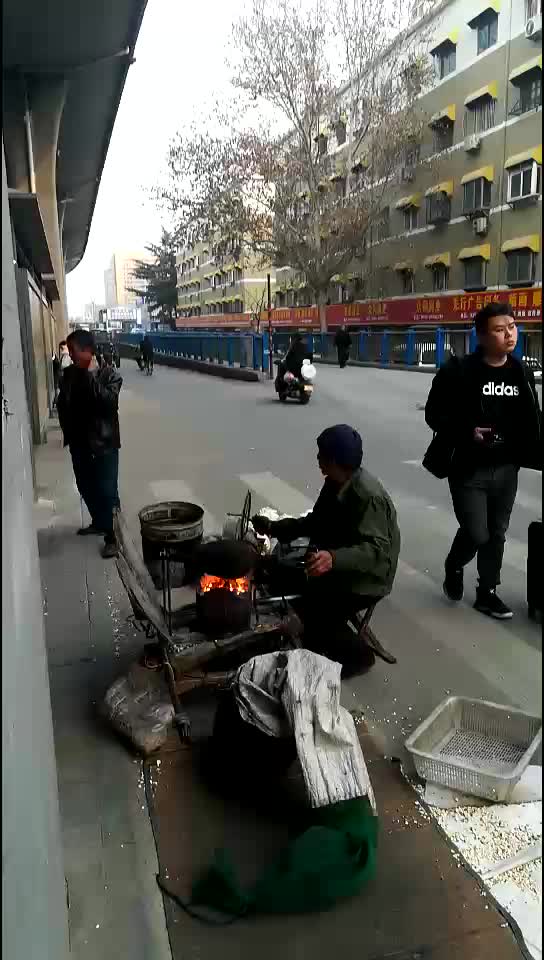 已经很多年没有见过了,现在“老传统”从我们身边慢慢地消失