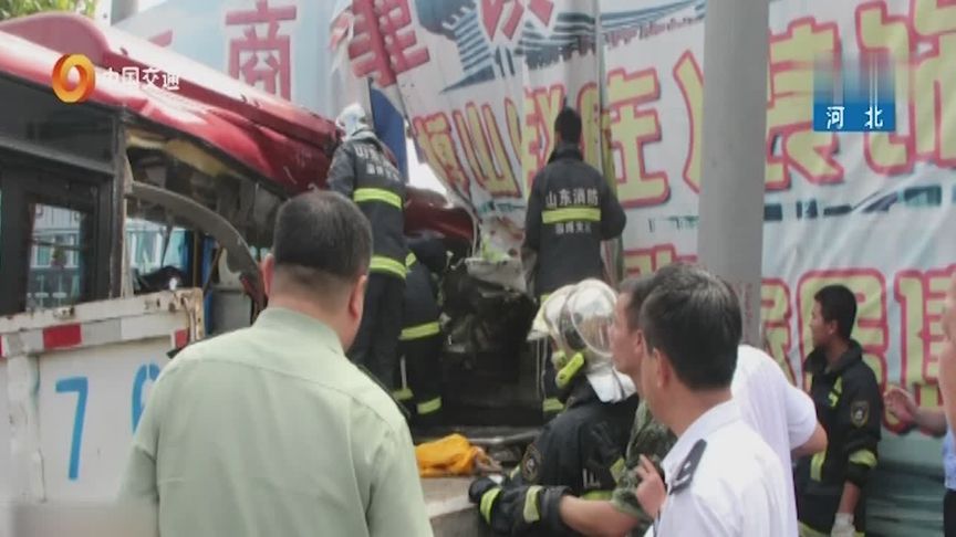 电动车被撞解体,采血车和公交车均受害,肇事货车造成11人死亡!