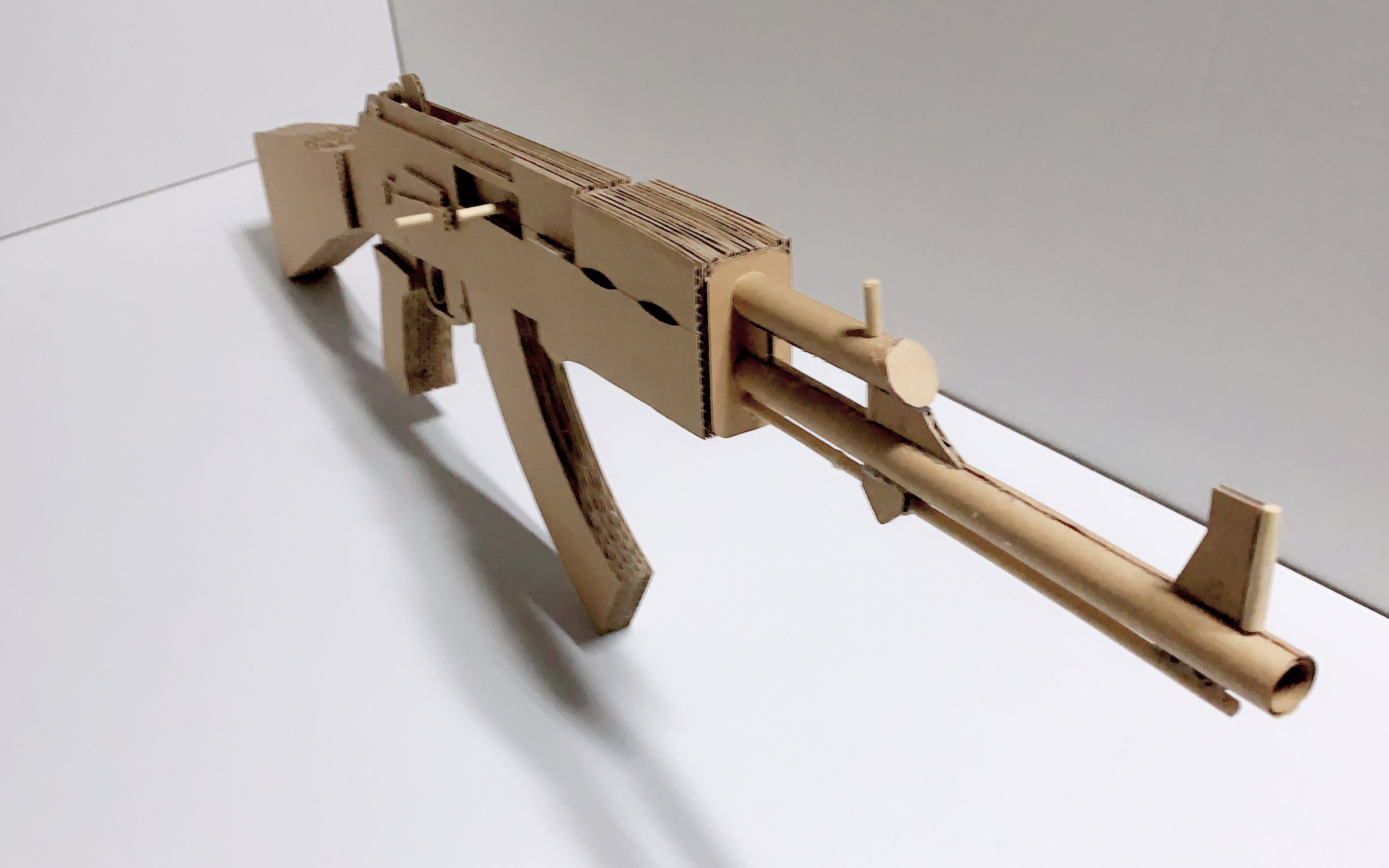 废纸板创意手作,四海做出一把吃鸡神器AK47玩具模型,有图有步骤