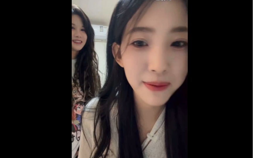 忙着吵架斗嘴,翻牌都忘翻了