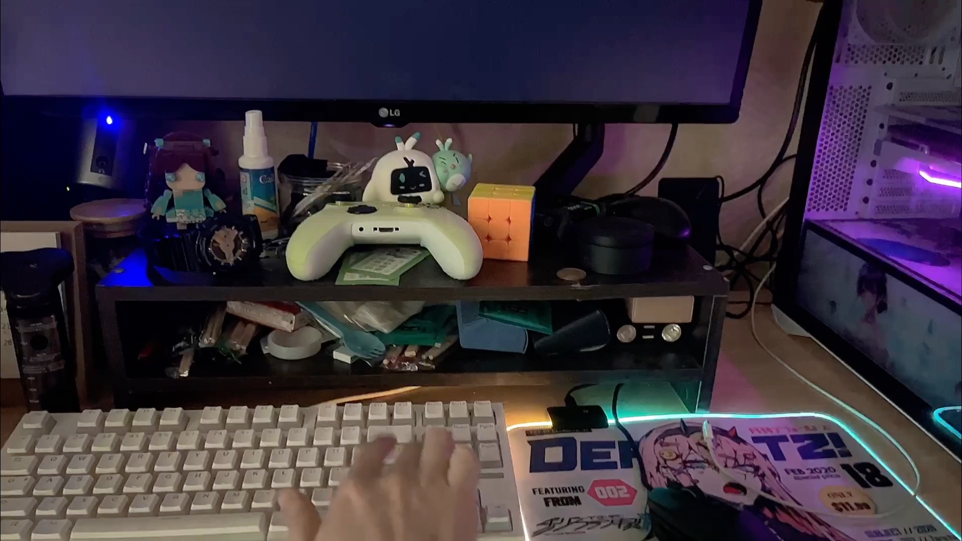 华硕主板进bios不显示内容。重装驱动,重置bios,换线啥的都试过了,求...