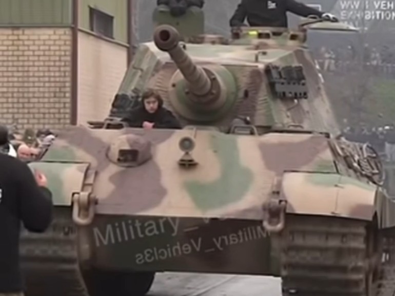 听说斯大林的IS-3很厉害,我倒要去会会他,让他尝尝我大德意志的长88