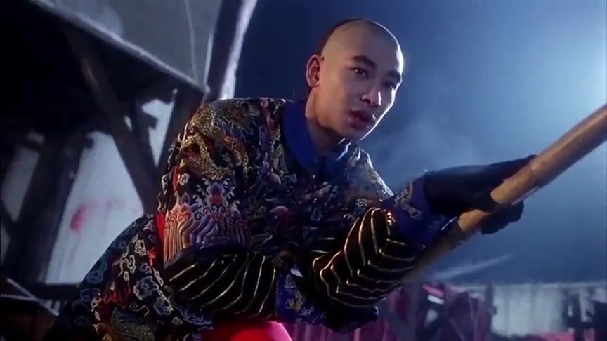 棍法是一寸长一寸强,但拿短棍也有短棍的厉害之处