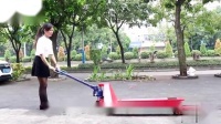 手动叉车怎么操作