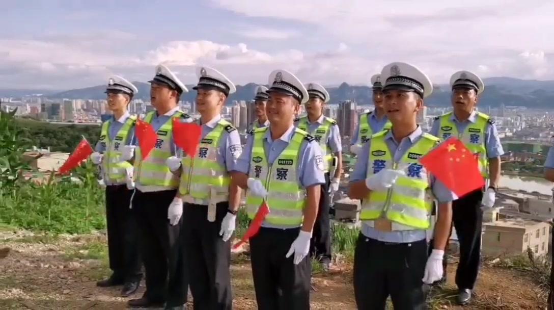 #我和我的祖国 昨天发了一群很美的文山女交警,今天又来一组很帅的...