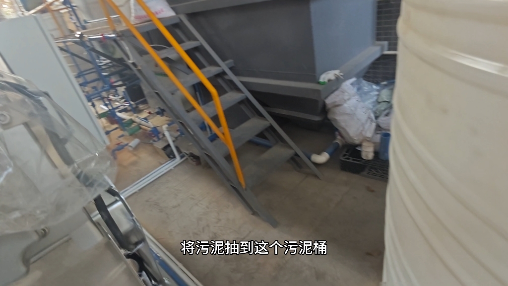 竹林后的污水站安装一台叠螺污泥脱水机,一样能做到“诗情画意”!