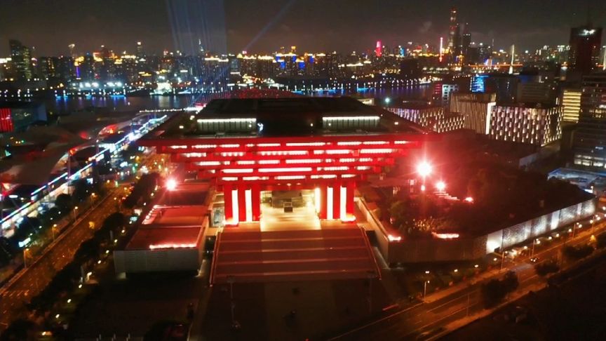 2010年上海世博会中国国家馆,以城市发展中的中华智慧为主题,