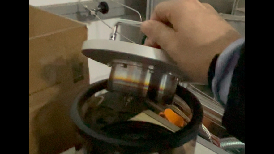 ...性不好需要喷金处理。喷金仪将真黄金喷涂到样品让,增加样品导电性。