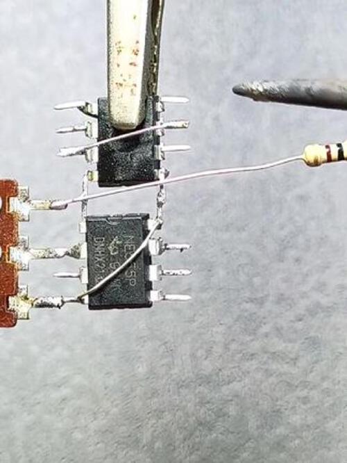 用两个NE555制作了一个电机换向器