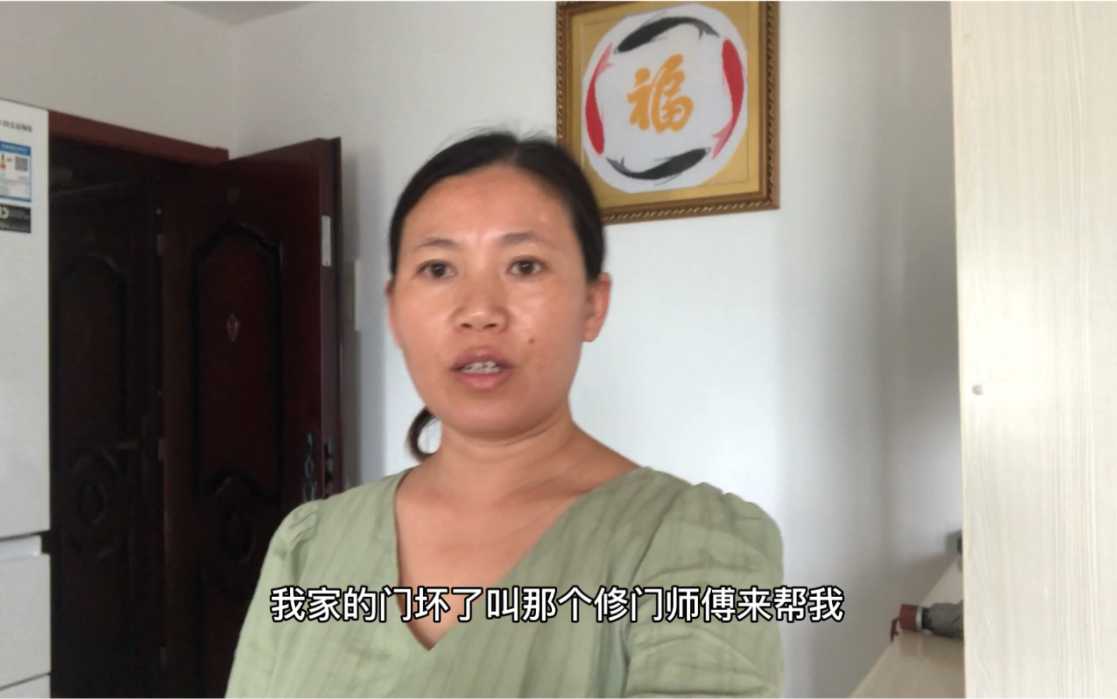 门锁坏了,开了半个小时都打不开,只能叫开锁师傅来开门。