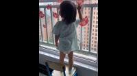 汐汐爱劳动视频组合之一 擦玻璃