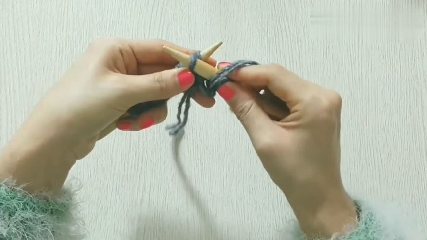 手工编织围巾织法教学,比较简单的一款围巾织法