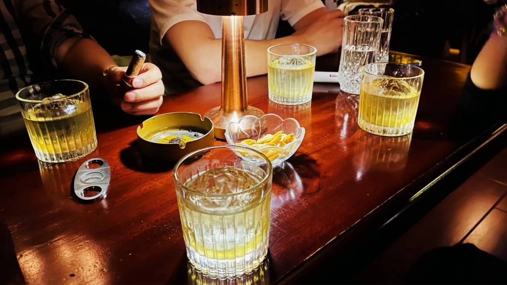 白天是咖啡店,晚上是威士忌清吧高地