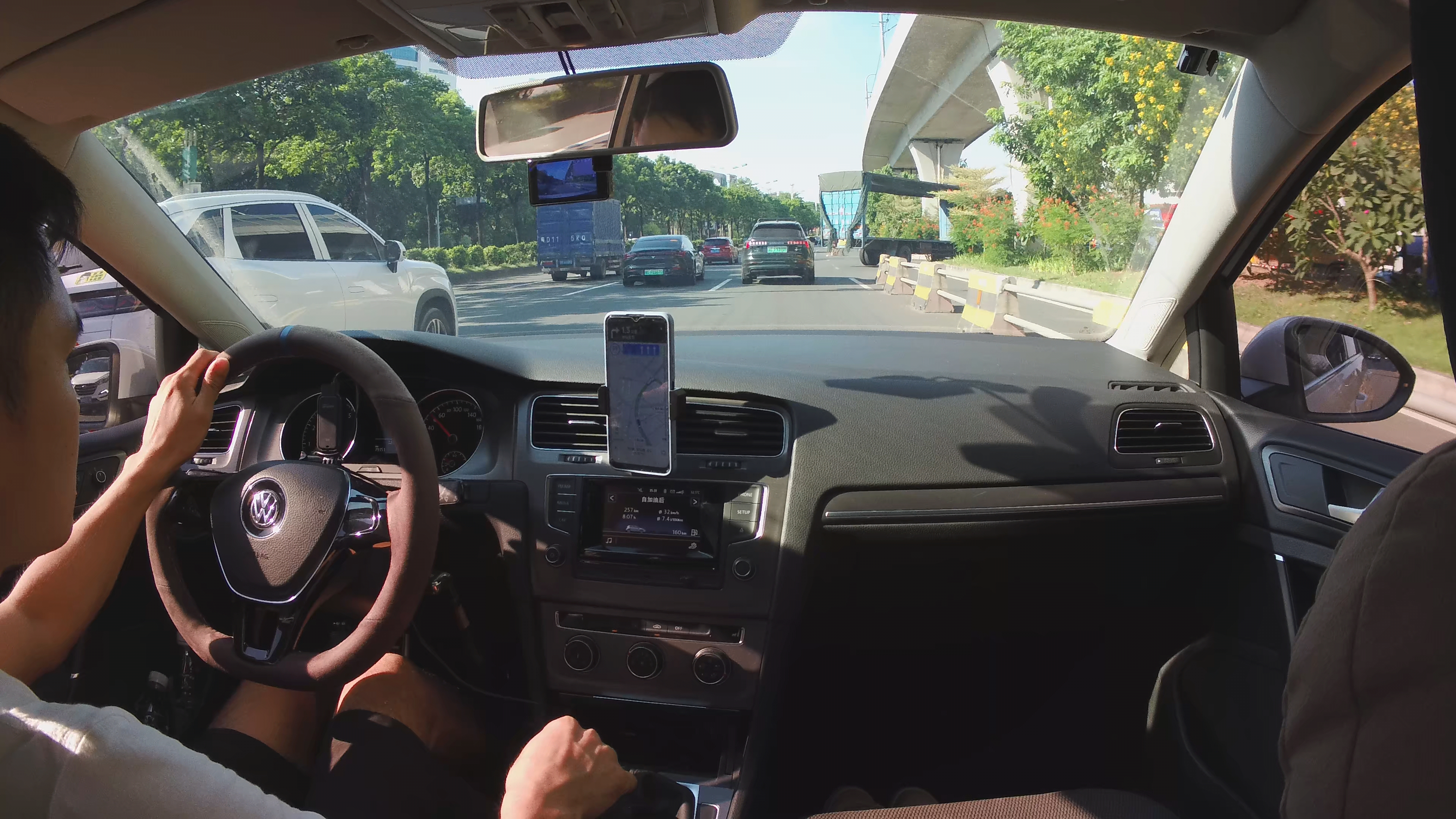 开手动挡的车去溜街