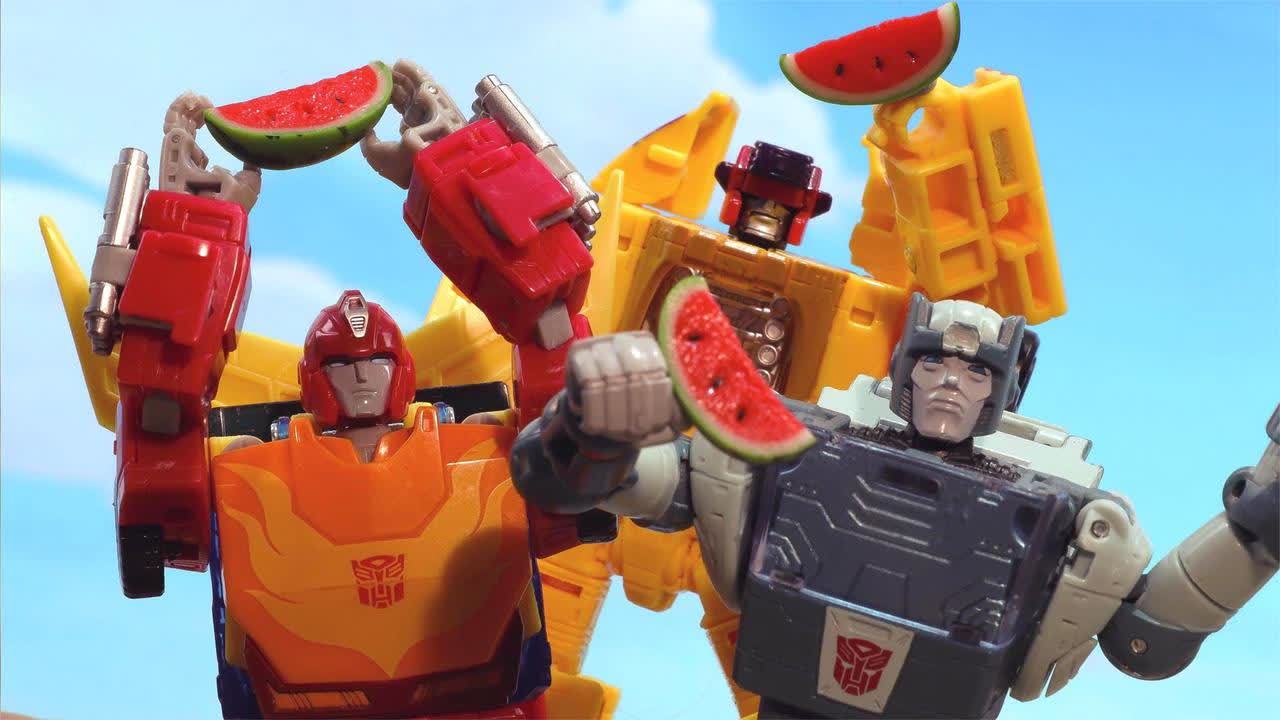 抓住夏天的小尾巴!远超所见的海滩争夺战!【变形金刚定格动画】