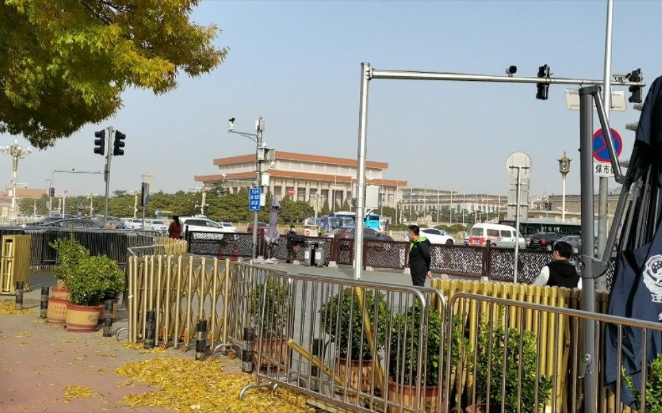 离天安门广场最近的宾馆,住一晚多少钱?看完价格后小伙转身离开
