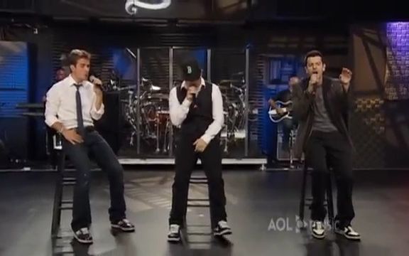 【音乐现场】New Kids On The Block —2 In The Morning (AOL 节目表演)