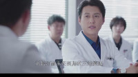 主管提出暂停副主任医师的职位,遭到他反驳,却没有人帮他说话