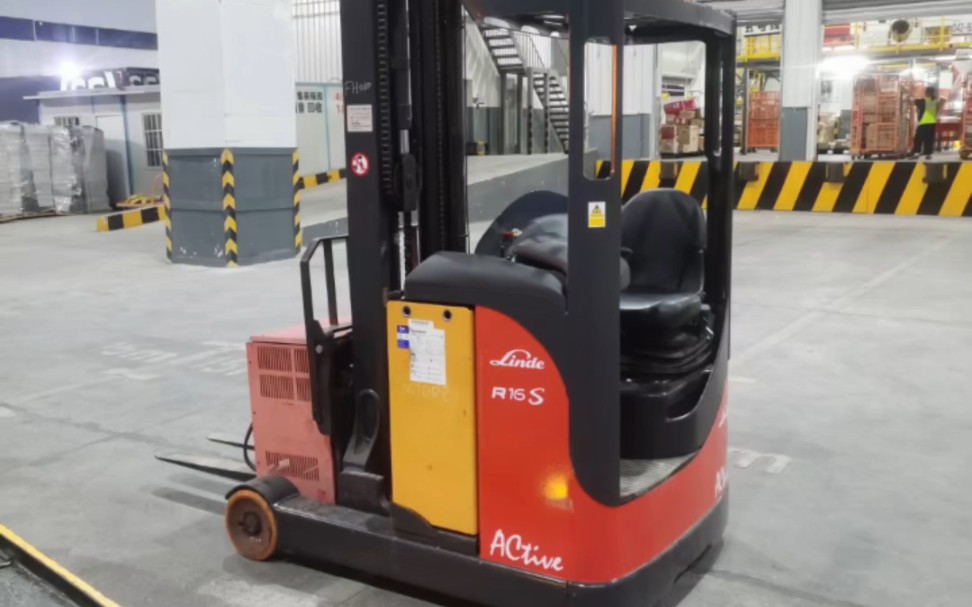 西安益源机械设备有限公司提供座驾式前移叉车出租服务,电话:...