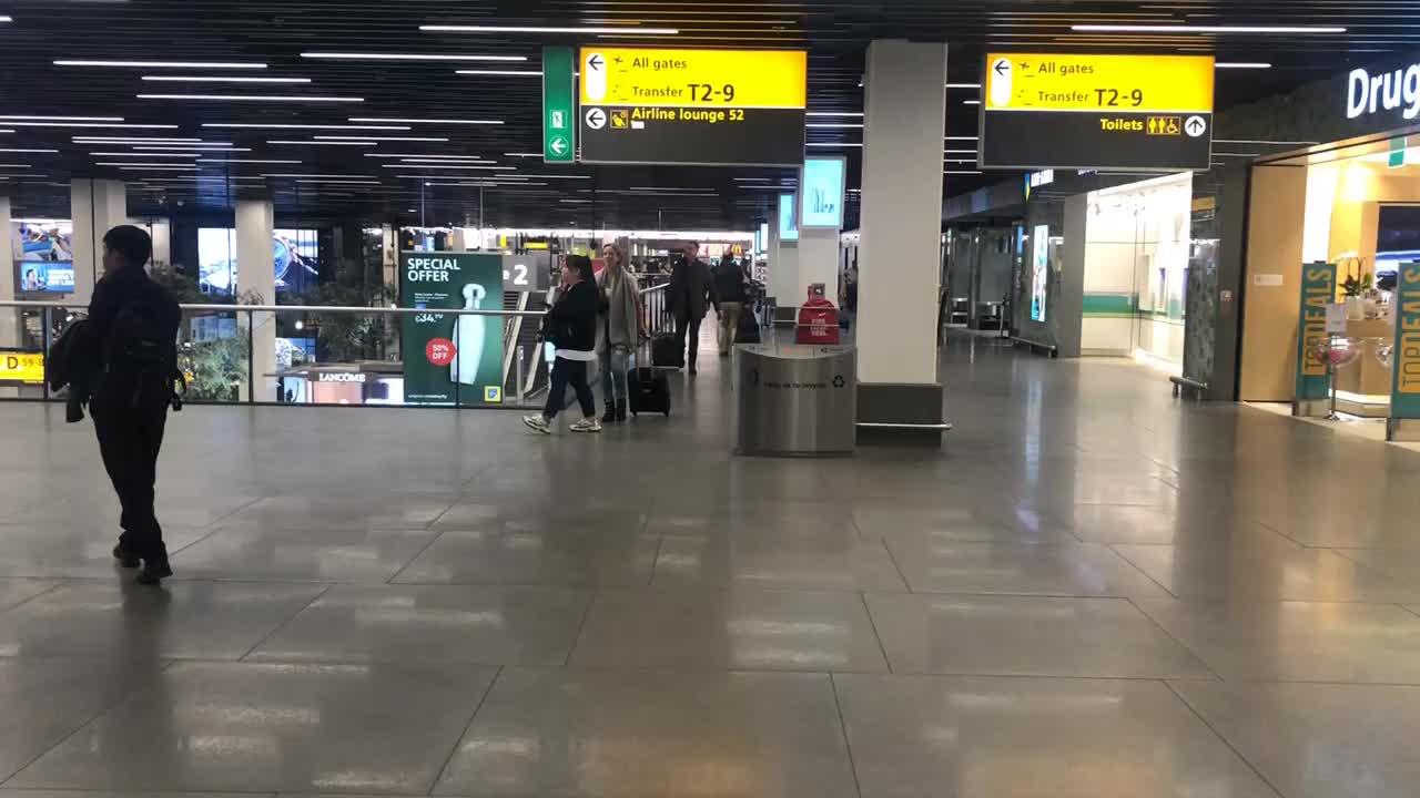 出国这些年,第一次搭乘荷兰皇家航空的航班,第一次路过荷兰,第一次...