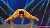 外国美女进行柔术表演,男评委看了直捂眼,这场面太尴尬