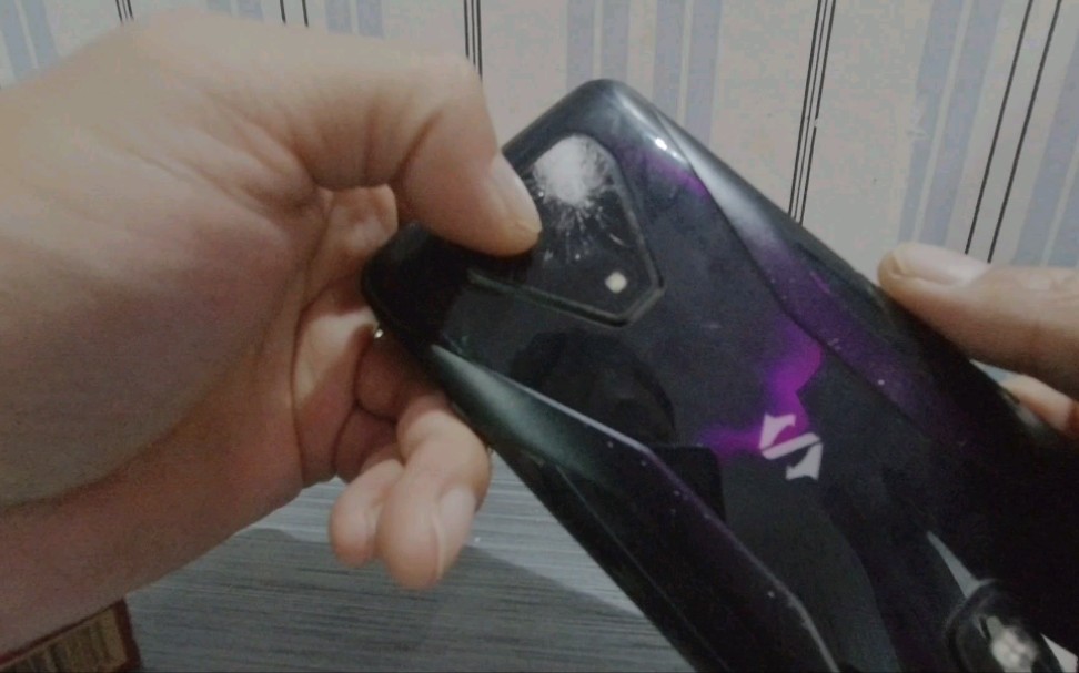 4300块买的小米黑鲨3,经常无缘无故的没信号,换了手机卡也不行