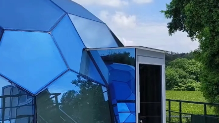 足球形玻璃屋星空房,全景球形穹顶星空酒店民宿。