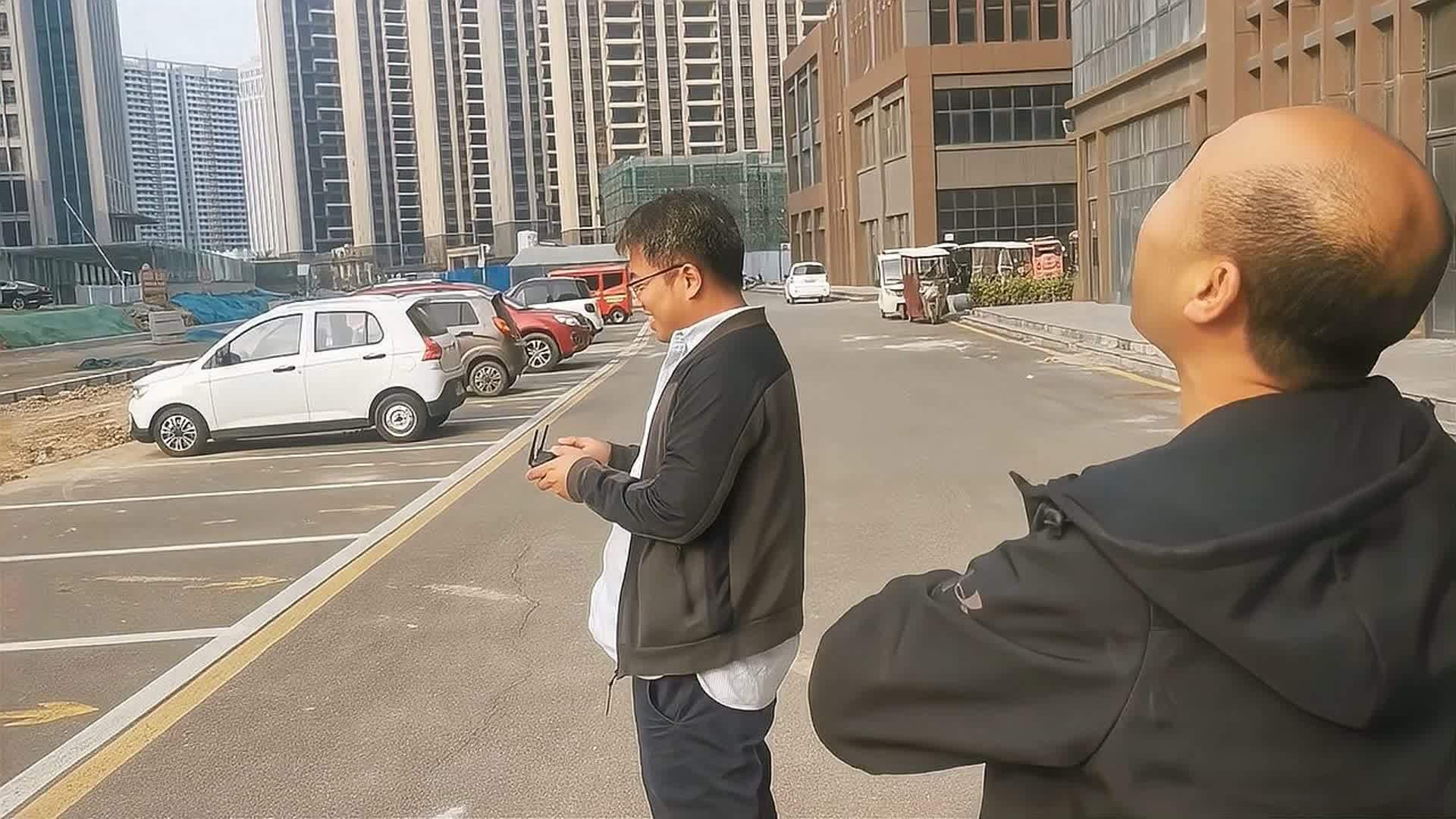 大疆mini无人机第一次试飞,又紧张又兴奋,怕一不小心.