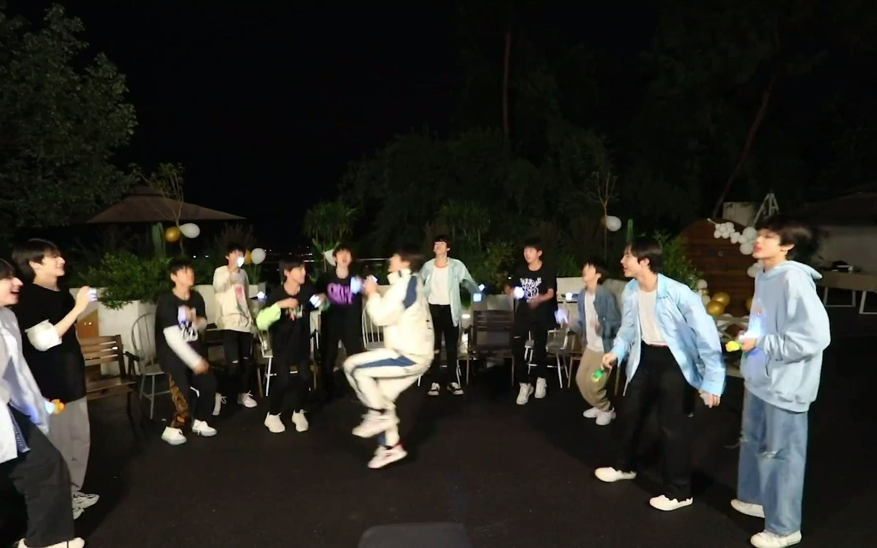 【TF家族三代】继江边后封神的物料|十八楼的少年感yyds|夏日夜晚...